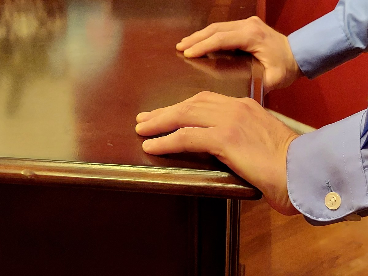Move the Desk! – The Maximum Standard